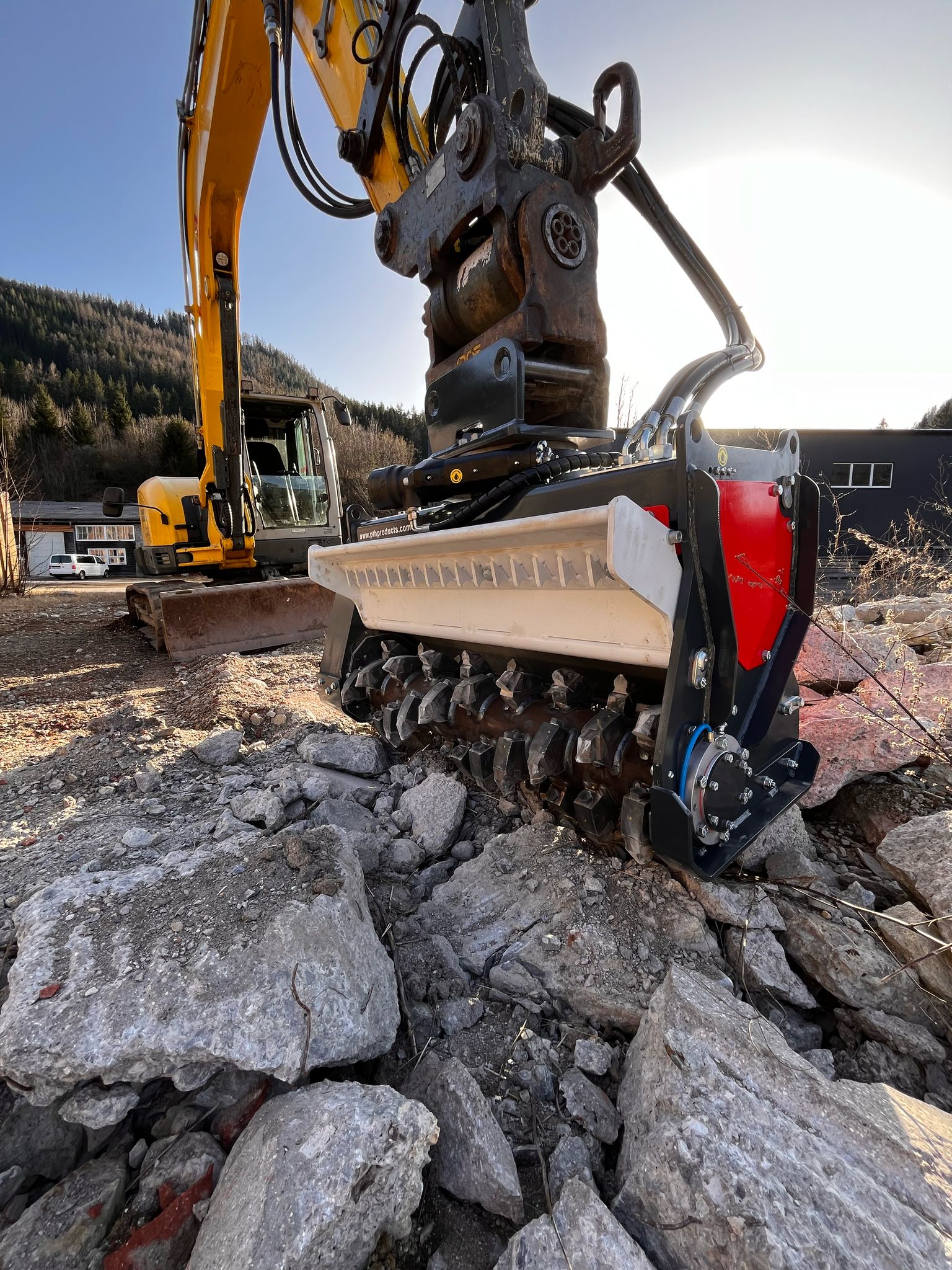 Excavator Crusher Compact - PTH Products Maschinenbau GMBH